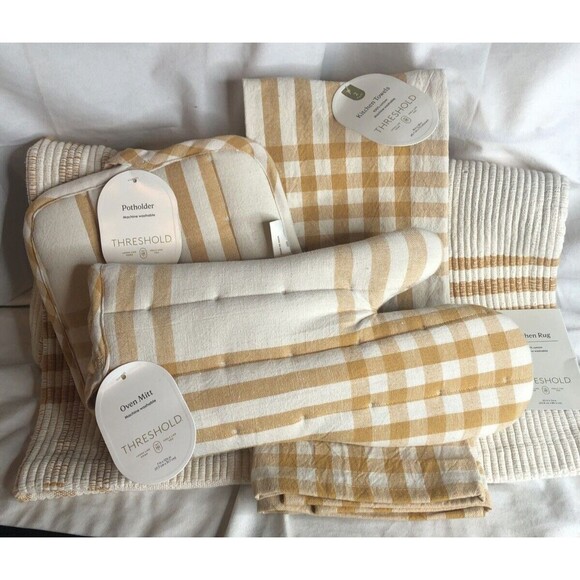 Threshold | Kitchen | Lot Of 5 Piece Threshold Rug Kitchen Towels 2 ...